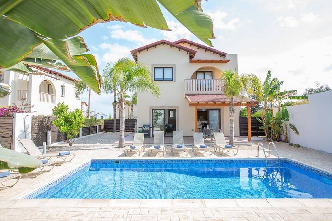 Villa ∙ 4 Bedrooms ∙ 8 Guests - Protaras