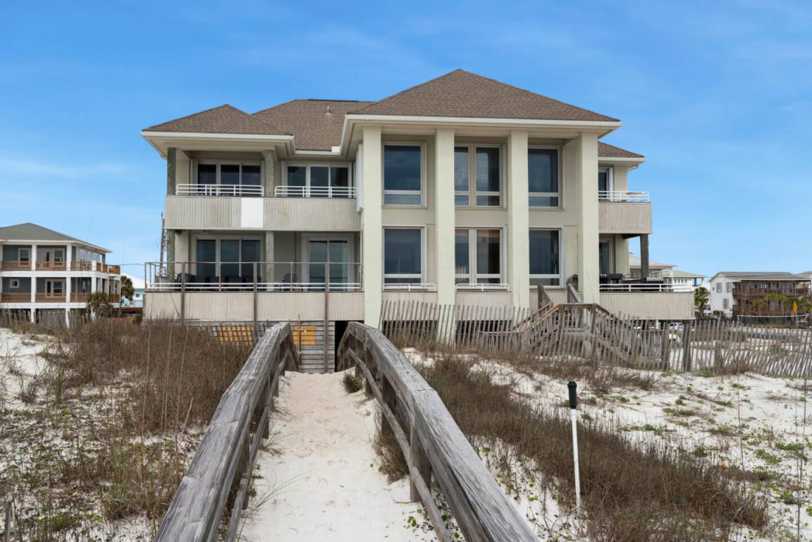 511 M² House ∙ 6 Bedrooms ∙ 30 Guests - Pensacola Beach, FL