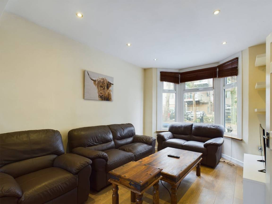 205 M² House ∙ 4 Bedrooms ∙ 8 Guests - Bromley