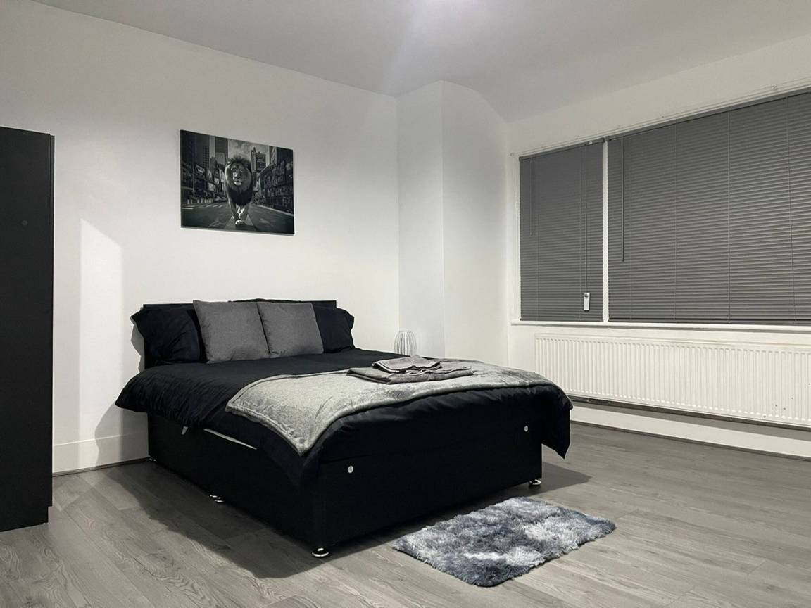 100 M² House ∙ 5 Bedrooms ∙ 10 Guests - Chingford