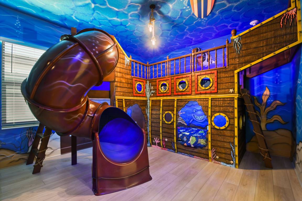 Villa ∙ 15 Bedrooms ∙ 35 Guests - Orlando, FL