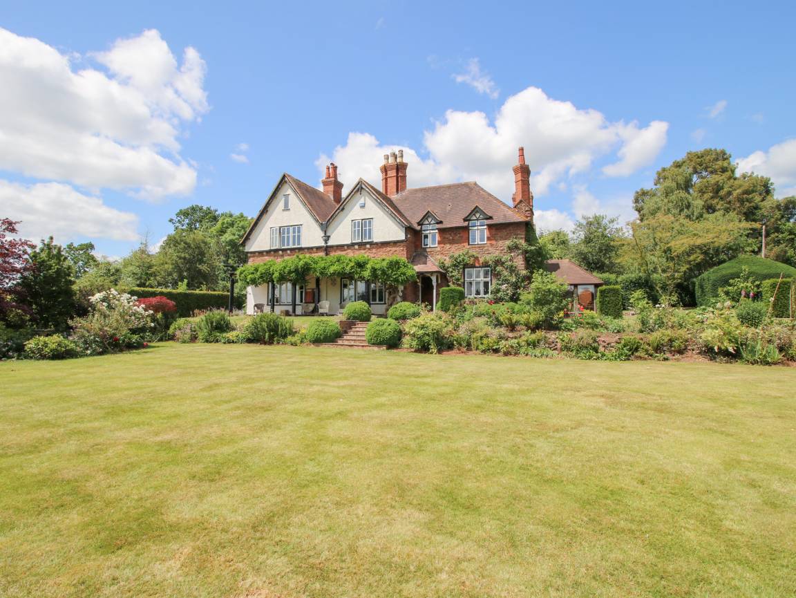 Cottage ∙ 5 Bedrooms ∙ 10 Guests - Ledbury