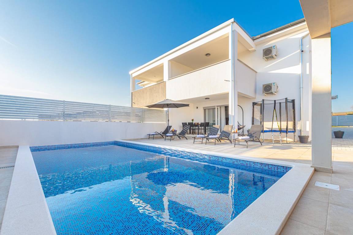 180 M² Ferienhaus ∙ 4 Schlafzimmer ∙ 10 Gäste - Banjole