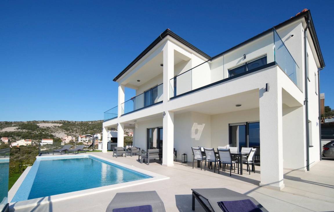 362 M² Casa ∙ 4 Habitaciones ∙ 8 Huéspedes - Primošten