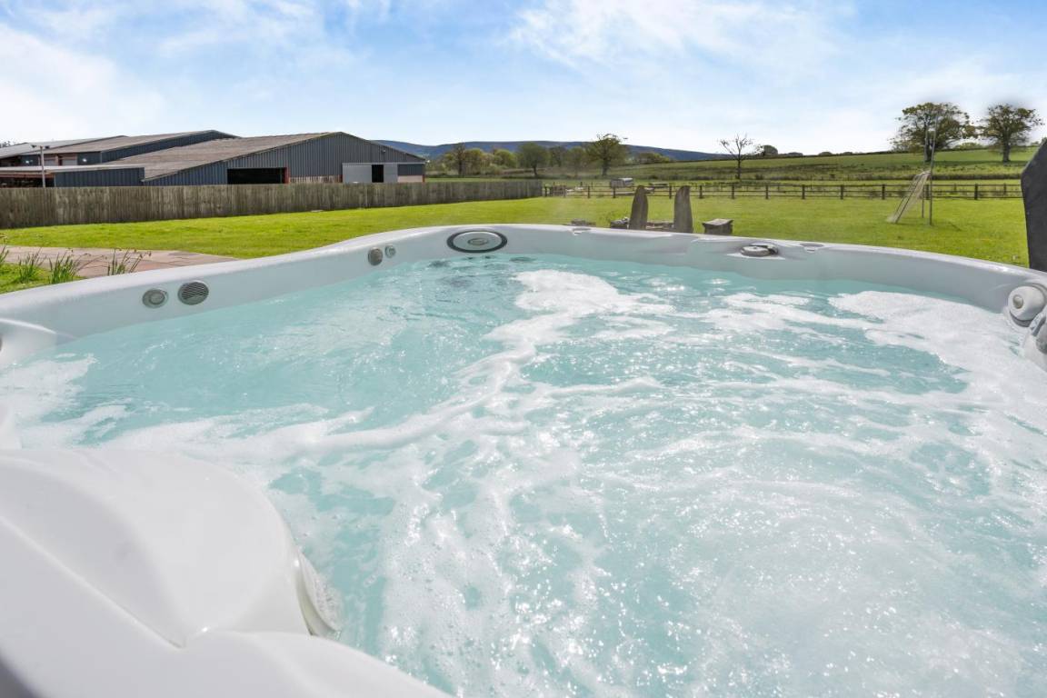 Cottage ∙ 6 Bedrooms ∙ 12 Guests - Brecon