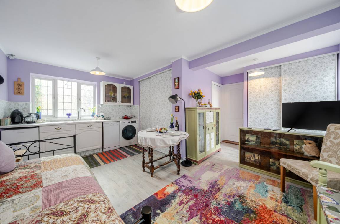 37 M² House ∙ 1 Bedroom ∙ 2 Guests - Dorking