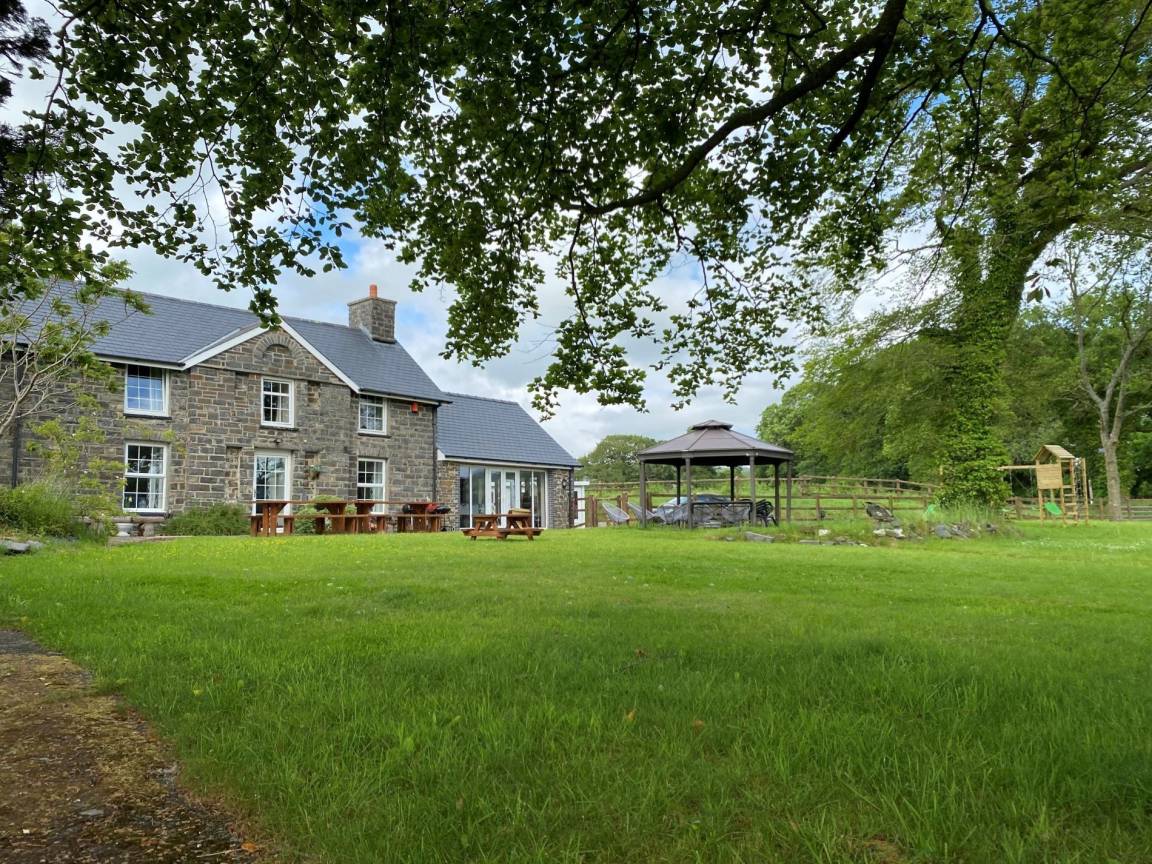 Cottage ∙ 6 Bedrooms ∙ 14 Guests - Aberystwyth