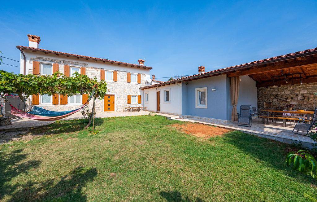 140 M² House ∙ 3 Bedrooms ∙ 8 Guests - Pula