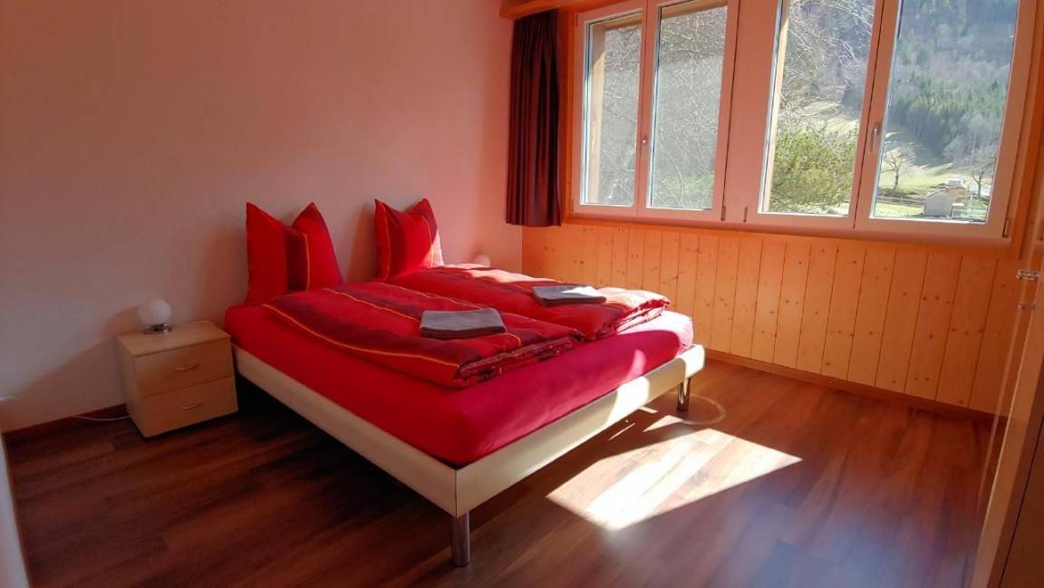 100 M² Ferienwohnung ∙ 3 Schlafzimmer ∙ 8 Gäste - Innertkirchen