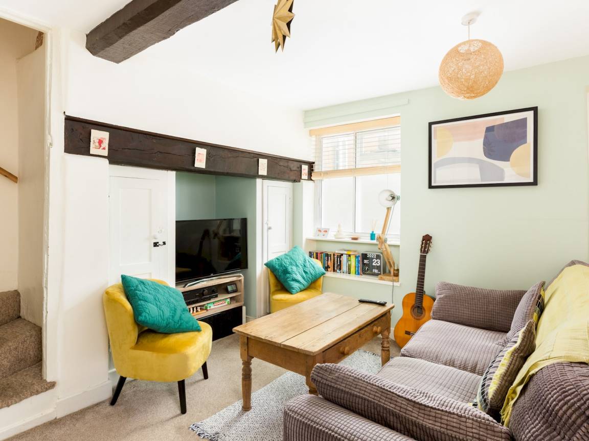 111 M² House ∙ 2 Bedrooms ∙ 4 Guests - Warwick