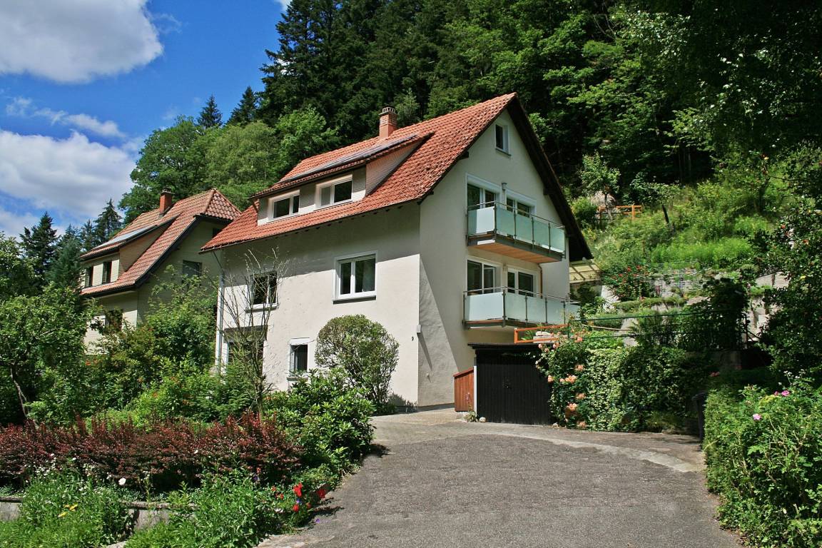 135 M² Ferienhaus ∙ 4 Schlafzimmer ∙ 8 Gäste - Simonswald