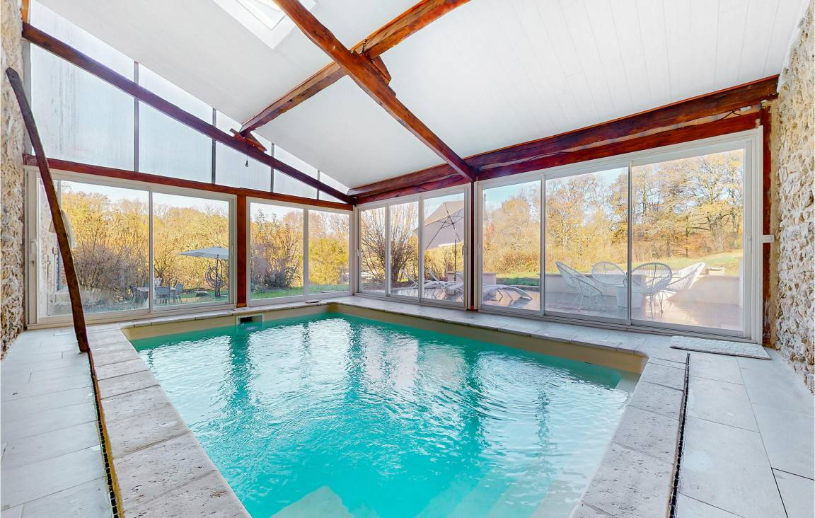 545 M² House ∙ 5 Bedrooms ∙ 15 Guests - Creuse