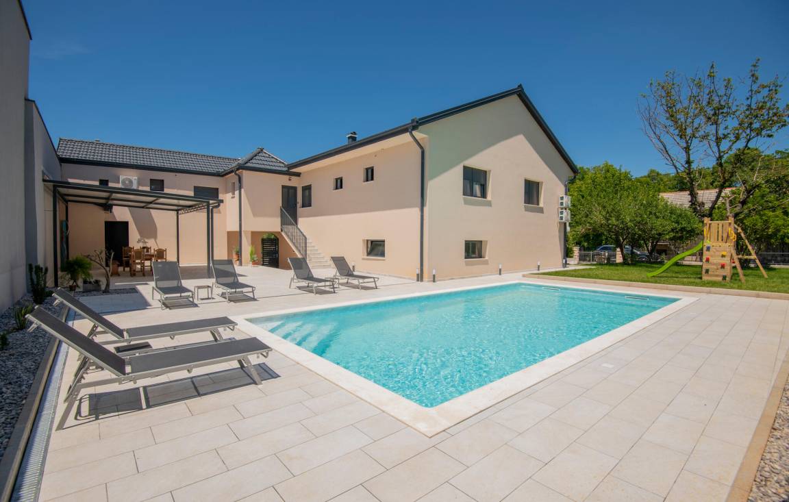 130 M² Ferienhaus ∙ 3 Schlafzimmer ∙ 8 Gäste - Imotski