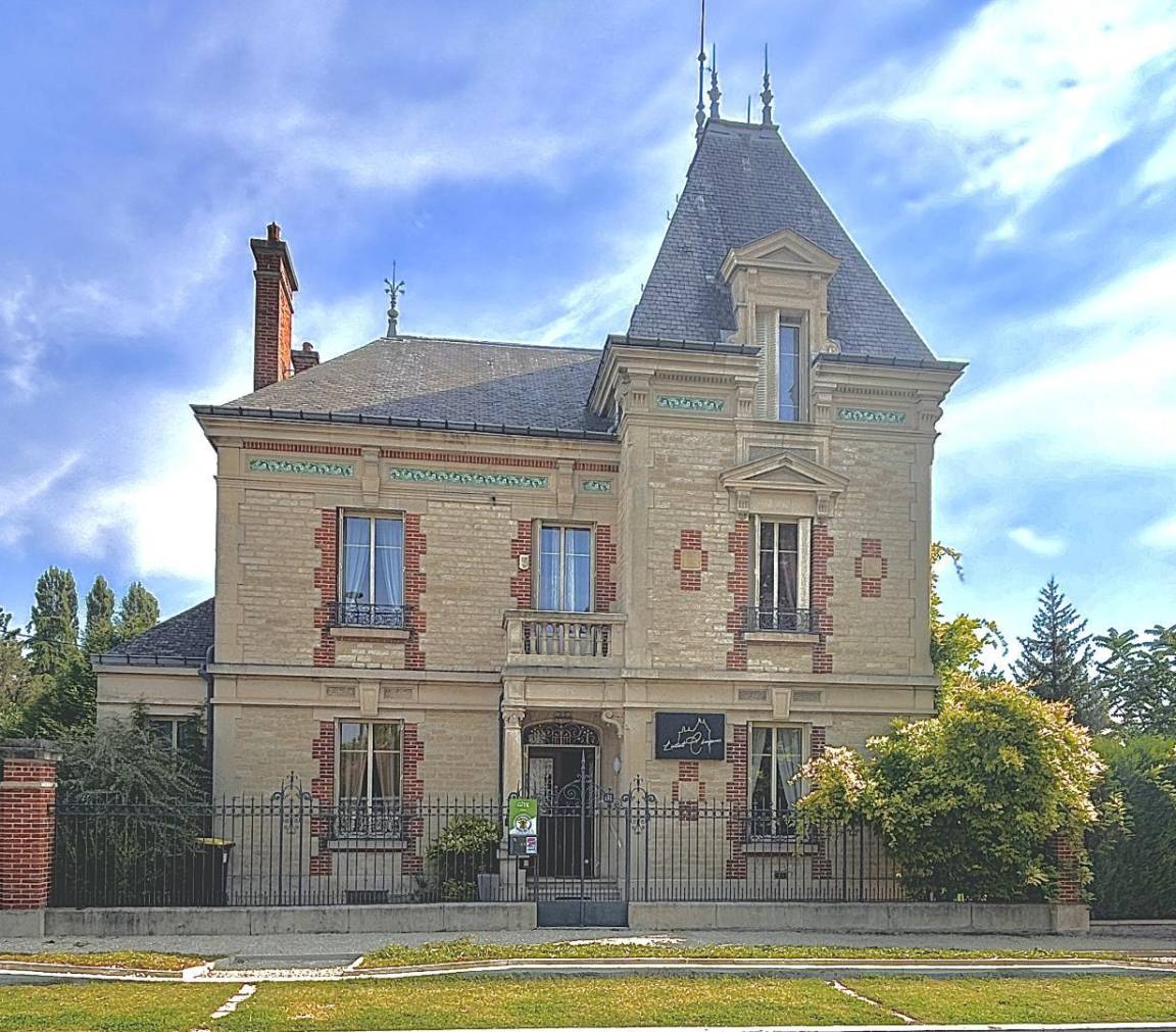 260 M² Gîte ∙ 7 Chambres ∙ 14 Personnes - Troyes