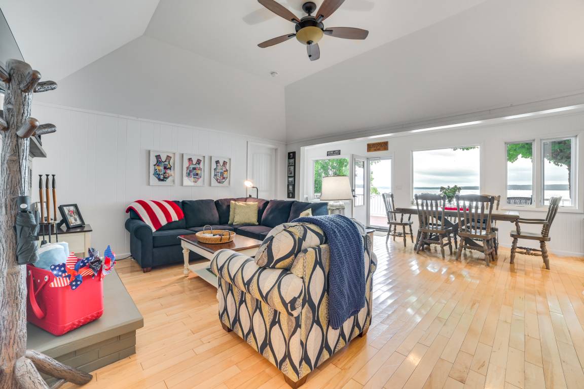 139 M² Cottage ∙ 4 Bedrooms ∙ 9 Guests - Mullett Lake, MI