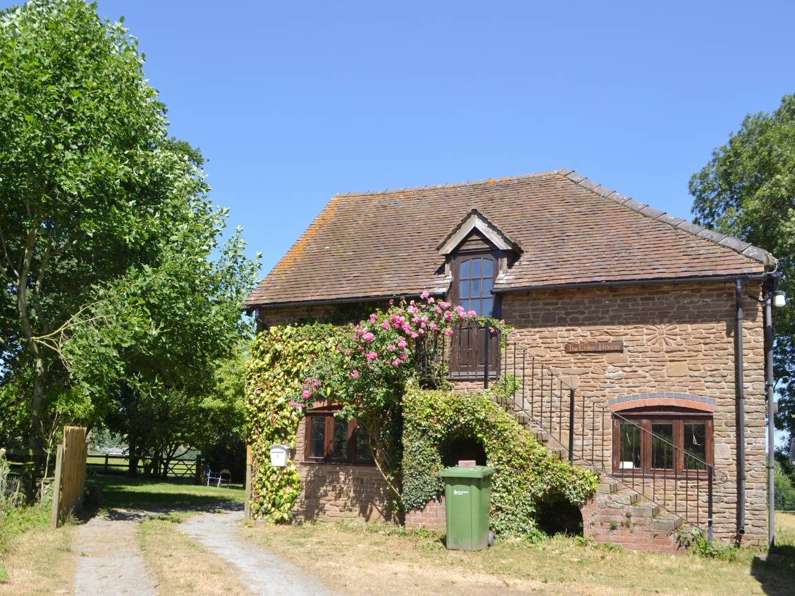 Cottage ∙ 4 Bedrooms ∙ 8 Guests - Herefordshire