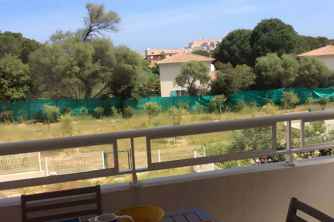 60 M² Ferienwohnung ∙ 2 Schlafzimmer ∙ 6 Gäste - Calvi