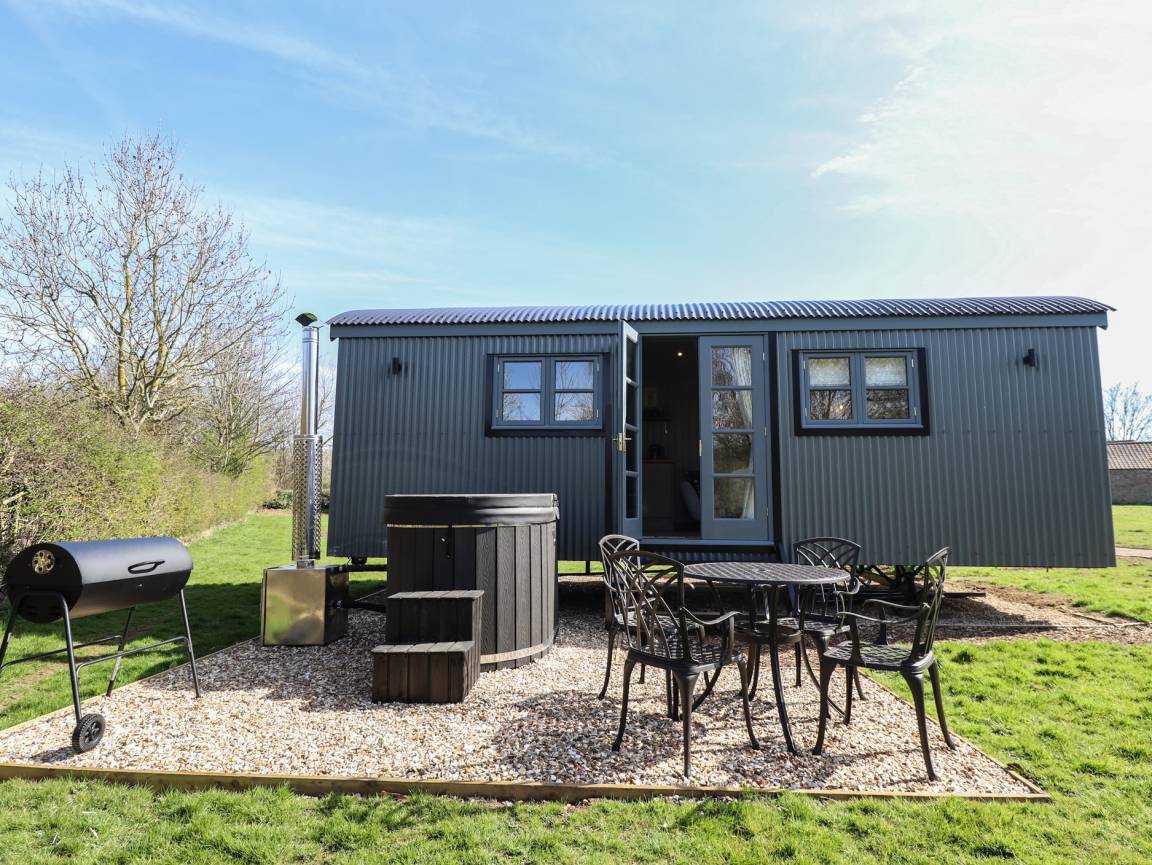 Cottage ∙ 2 Bedrooms ∙ 4 Guests - Lincolnshire