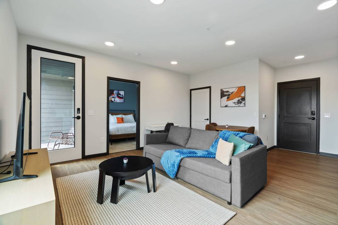 Apartment ∙ 1 Bedroom ∙ 4 Guests - Indianapolis, IN