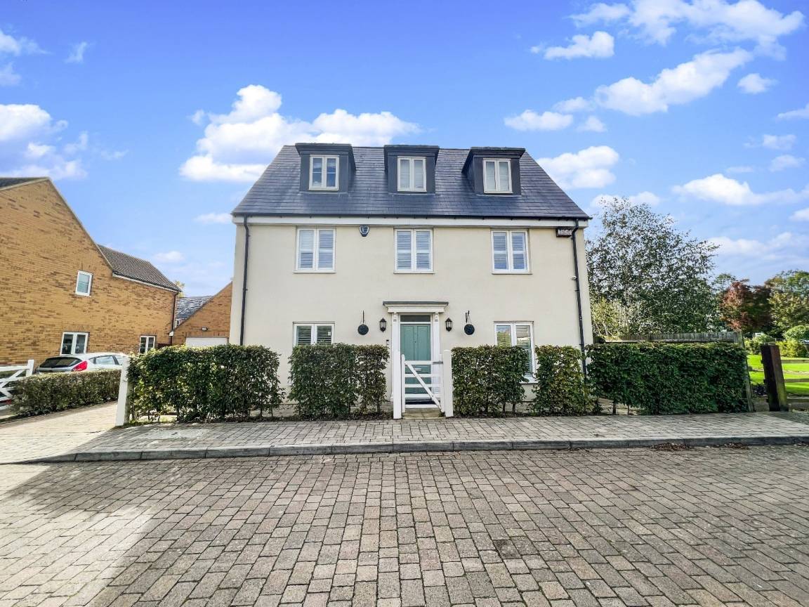 90 M² House ∙ 6 Bedrooms ∙ 14 Guests - Hertfordshire