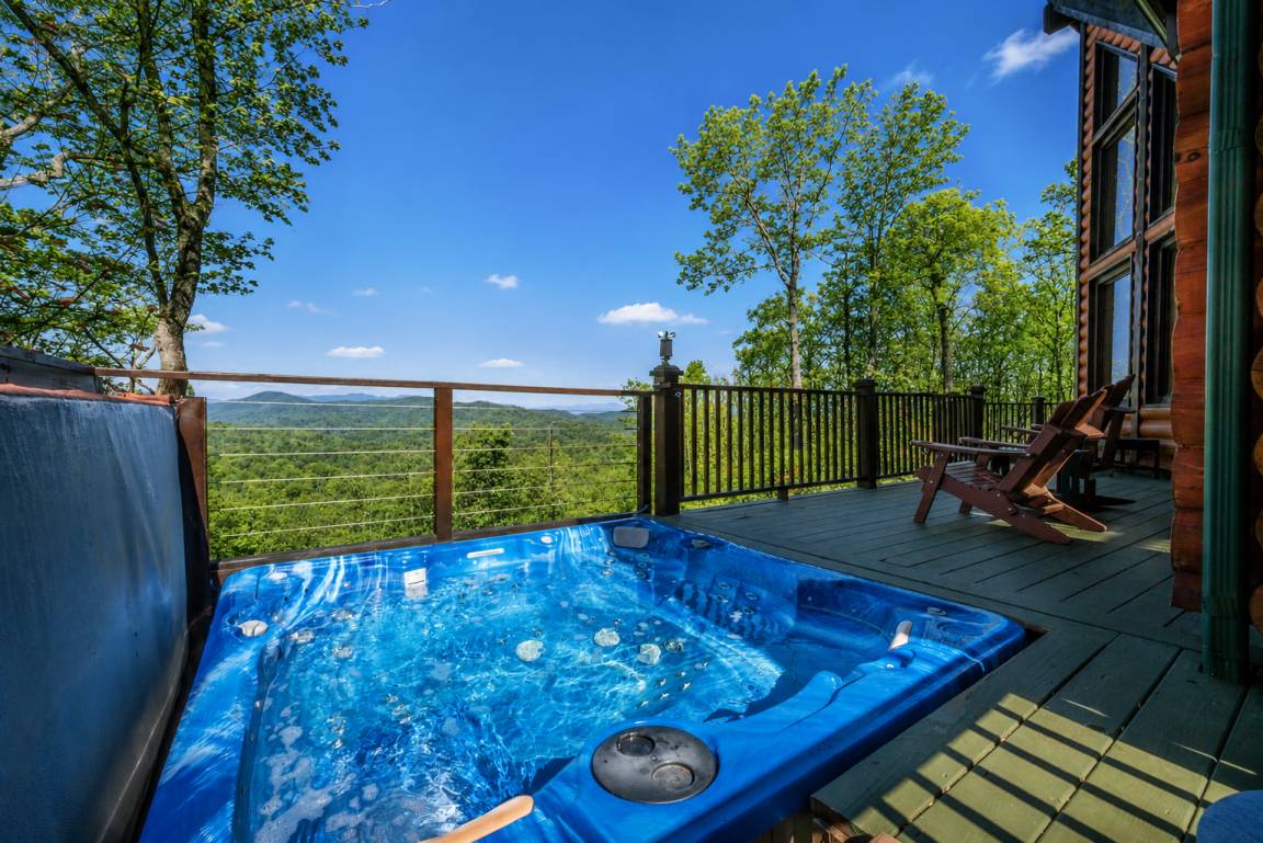 Cabin ∙ 4 Bedrooms ∙ 9 Guests - Chimney Rock, NC