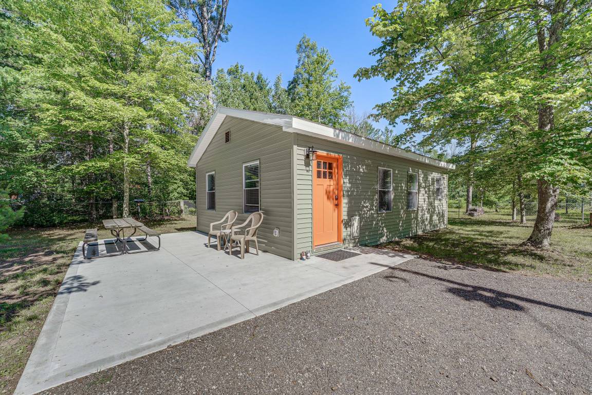 55 M² House ∙ 1 Bedroom ∙ 4 Guests - Baldwin, MI