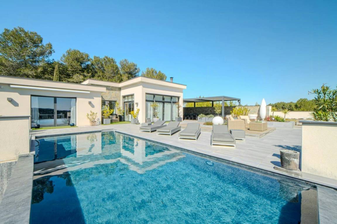 500 M² House ∙ 8 Bedrooms ∙ 16 Guests - Montpellier
