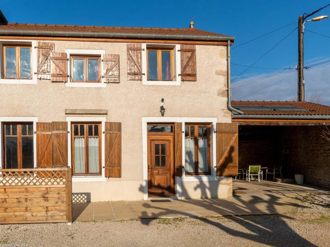 117 M² Cottage ∙ 3 Bedrooms ∙ 6 Guests - Dijon