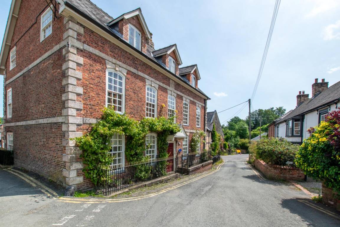 Cottage ∙ 9 Bedrooms ∙ 22 Guests - North Wales