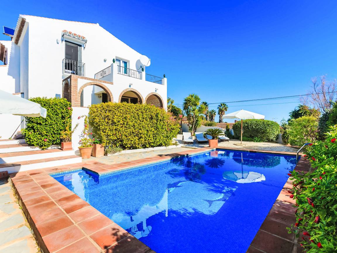 140 M² Ferienhaus ∙ 3 Schlafzimmer ∙ 6 Gäste - Estepona