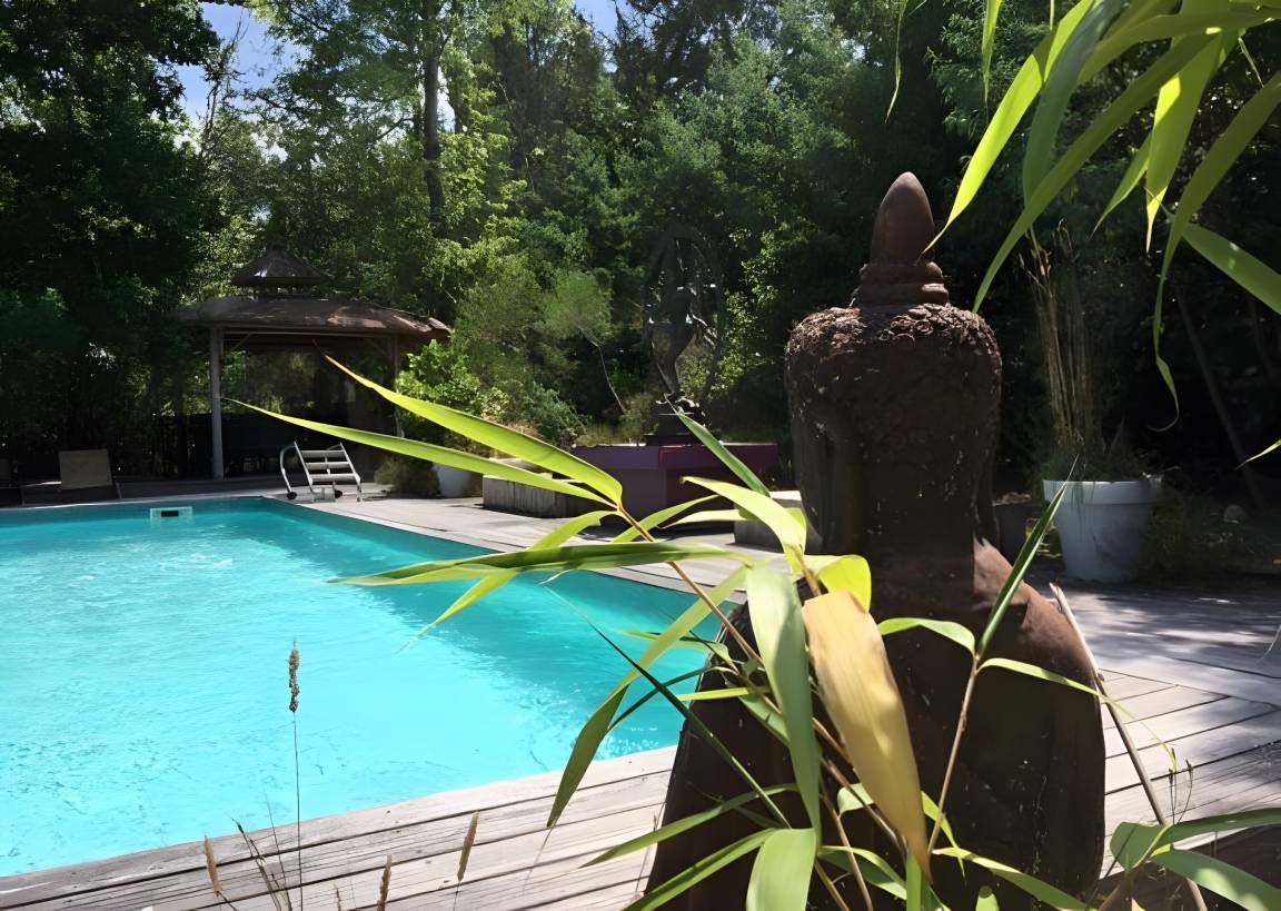 200 M² Maison De Vacances ∙ 6 Chambres ∙ 16 Personnes - Le Haillan