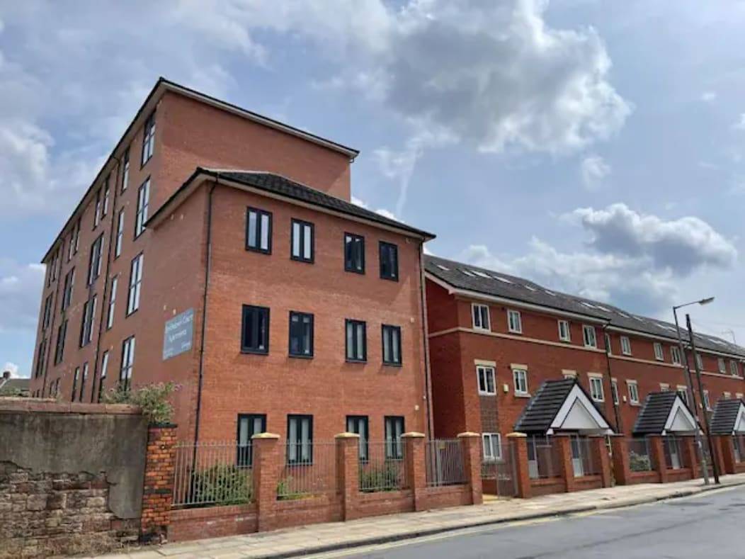 167 M² Apartment ∙ 8 Bedrooms ∙ 16 Guests - Liverpool