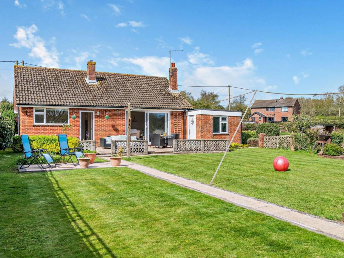 Cottage ∙ 3 Bedrooms ∙ 5 Guests - Christchurch