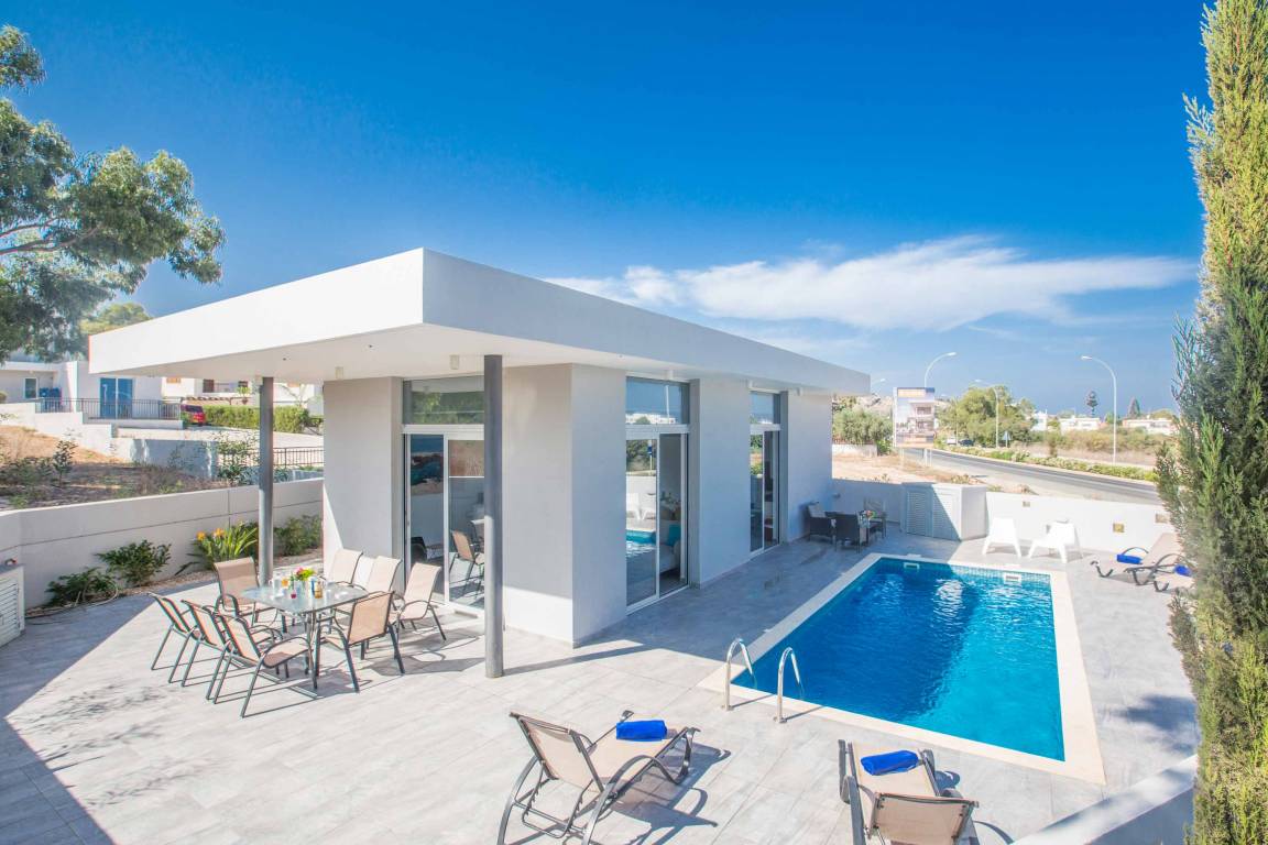 Villa ∙ 5 Bedrooms ∙ 10 Guests - Protaras