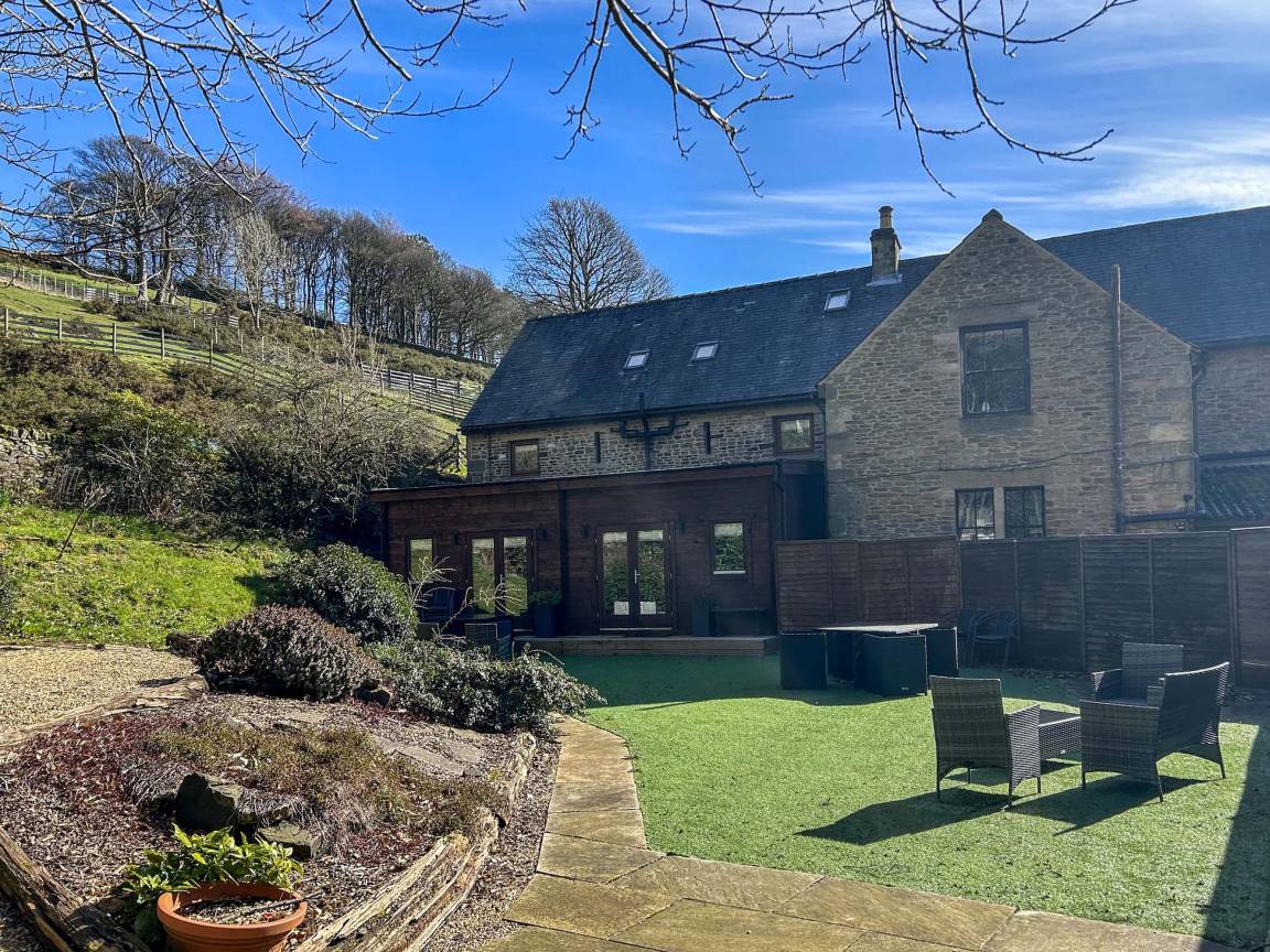 Cottage ∙ 8 Bedrooms ∙ 16 Guests - Edale