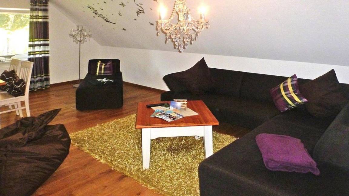 77 M² Ferienwohnung ∙ 2 Schlafzimmer ∙ 4 Gäste - Stadland