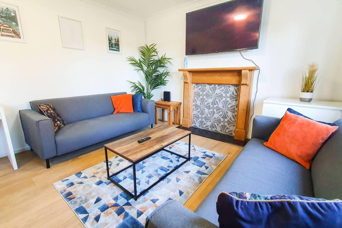 110 M² House ∙ 4 Bedrooms ∙ 7 Guests - Cheltenham