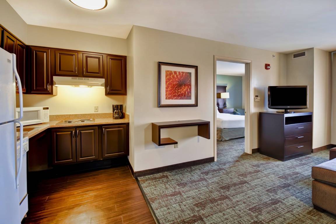 Condo ∙ 2 Bedrooms ∙ 4 Guests - Cottage Grove, WI