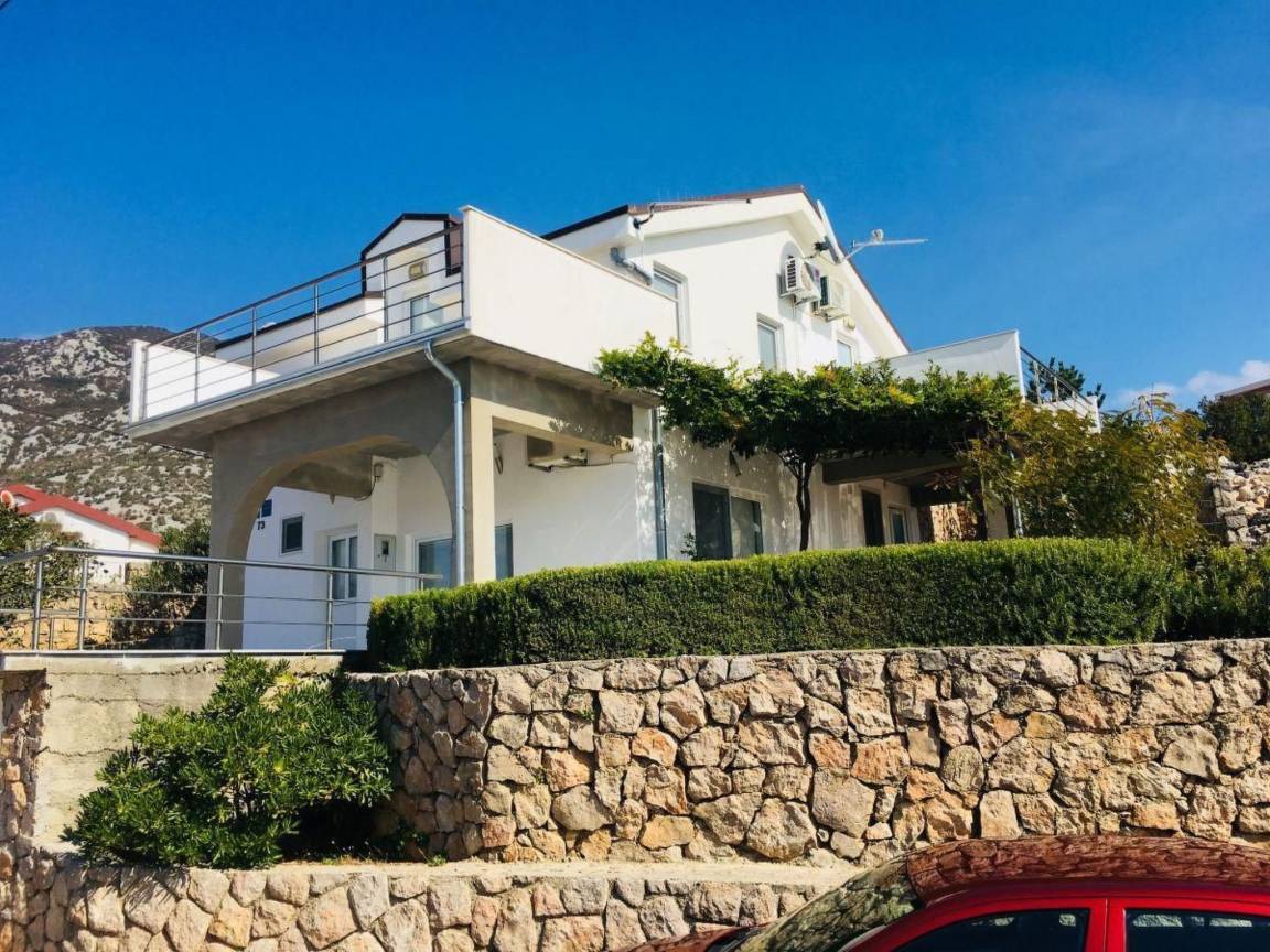 65 M² Apartment ∙ 2 Bedrooms ∙ 6 Guests - Karlobag