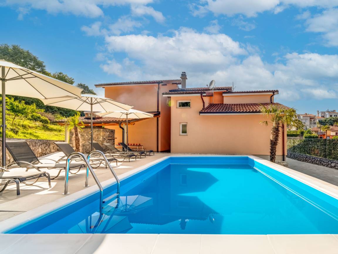 200 M² Hus ∙ 5 Sovrum ∙ 9 Gäster - Opatija