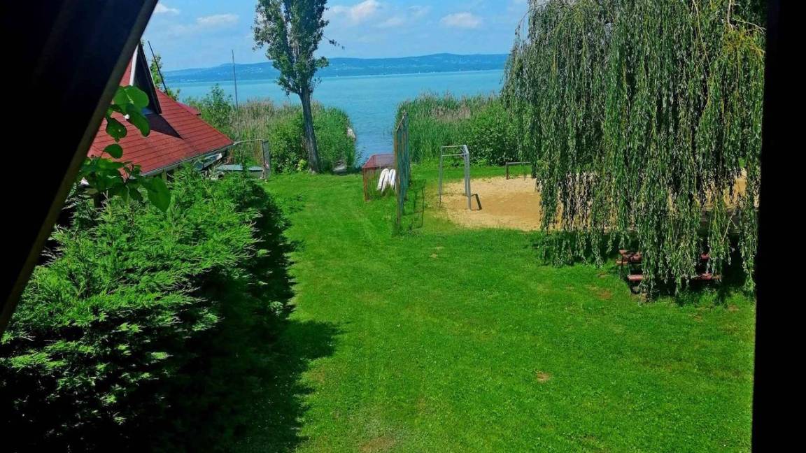 77 M² Ferienhaus ∙ 2 Schlafzimmer ∙ 4 Gäste - Balatonszárszó