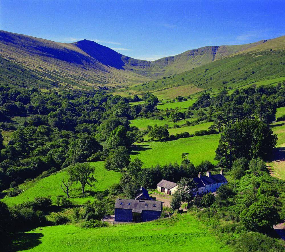 Cottage ∙ 4 Bedrooms ∙ 12 Guests - Brecon