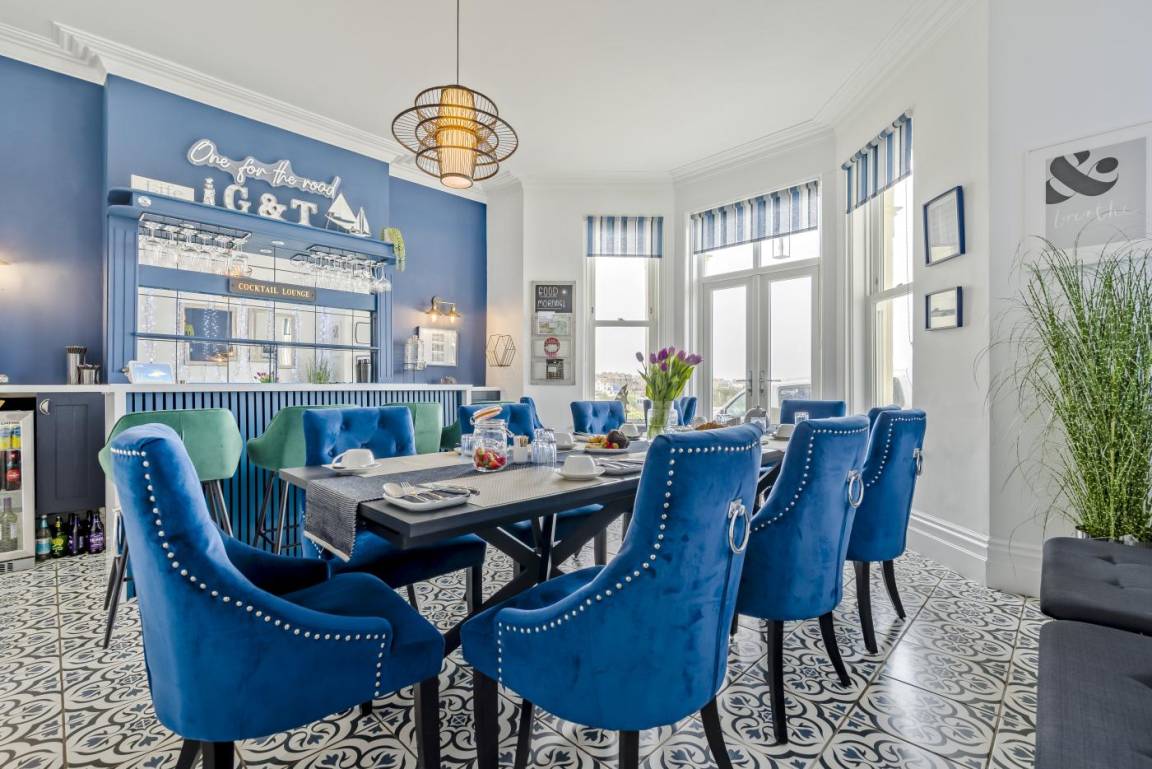 Cottage ∙ 9 Bedrooms ∙ 18 Guests - Fistral Beach