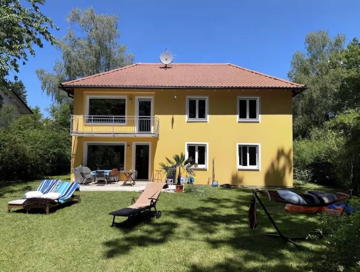 200 M² House ∙ 4 Bedrooms ∙ 8 Guests - München