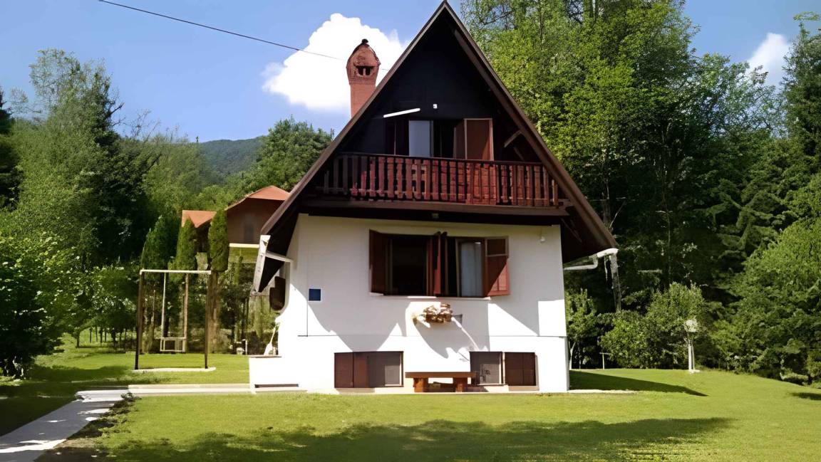 100 M² House ∙ 2 Bedrooms ∙ 5 Guests - Osilnica