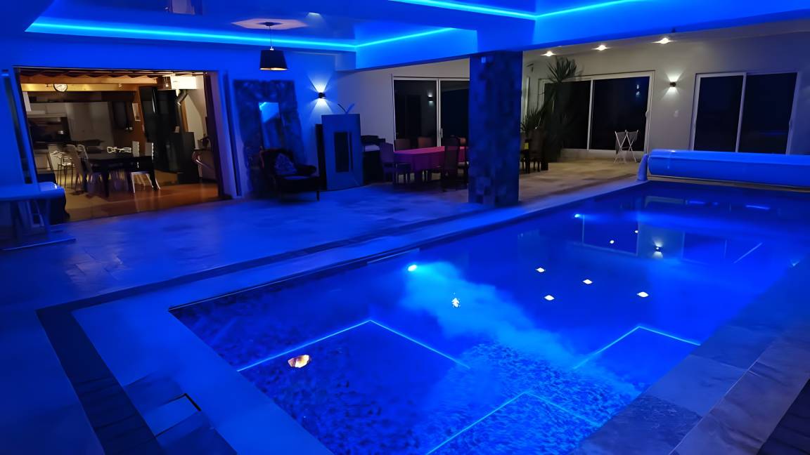 450 M² Villa ∙ 8 Chambres ∙ 32 Personnes - Betton