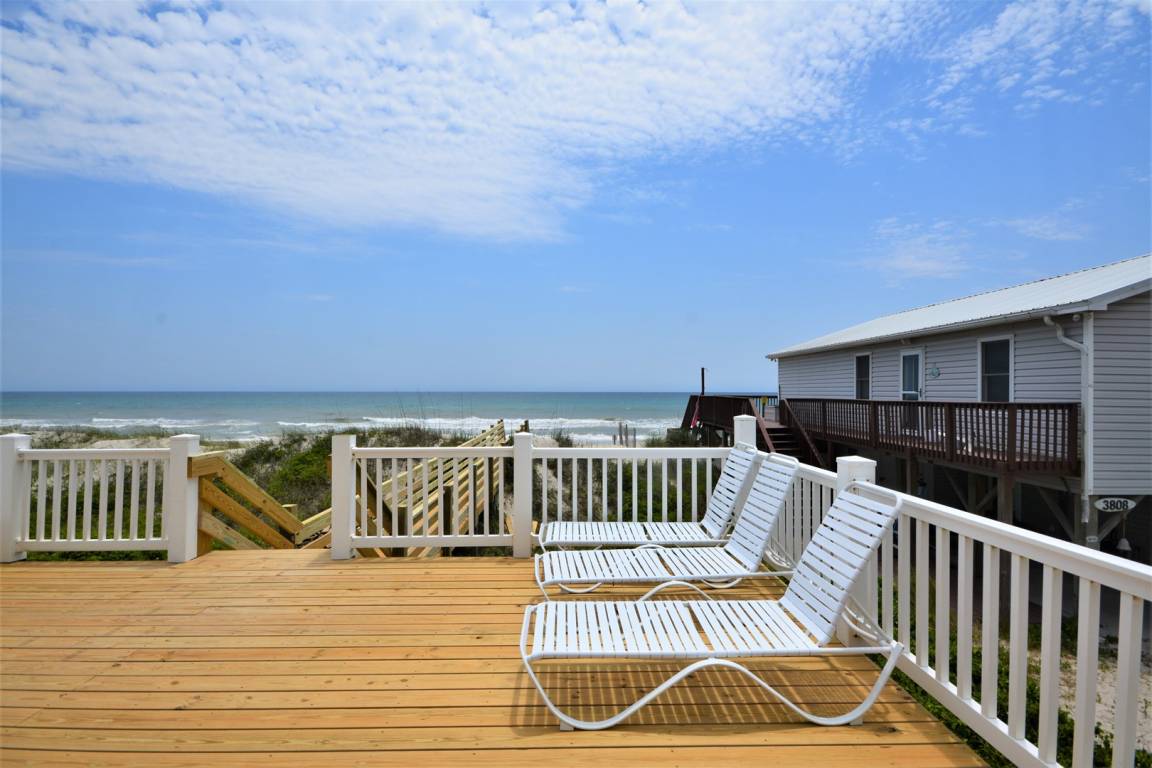 House ∙ 4 Bedrooms ∙ 10 Guests - North Topsail Beach, NC
