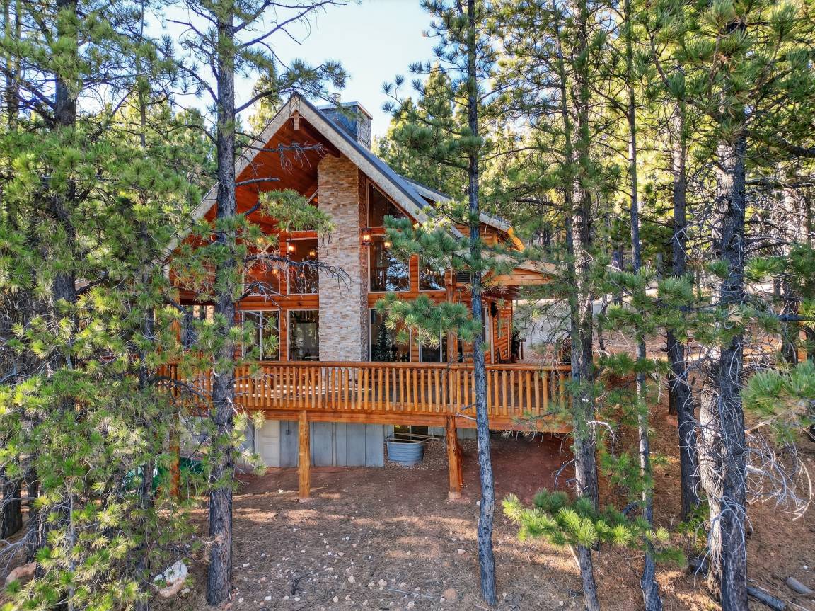 Cabin ∙ 2 Bedrooms ∙ 10 Guests - Utah