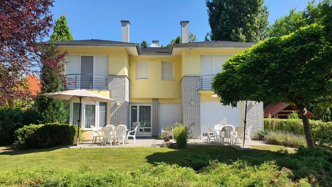 74 M² Ferienhaus ∙ 2 Schlafzimmer ∙ 6 Gäste - Zamárdi