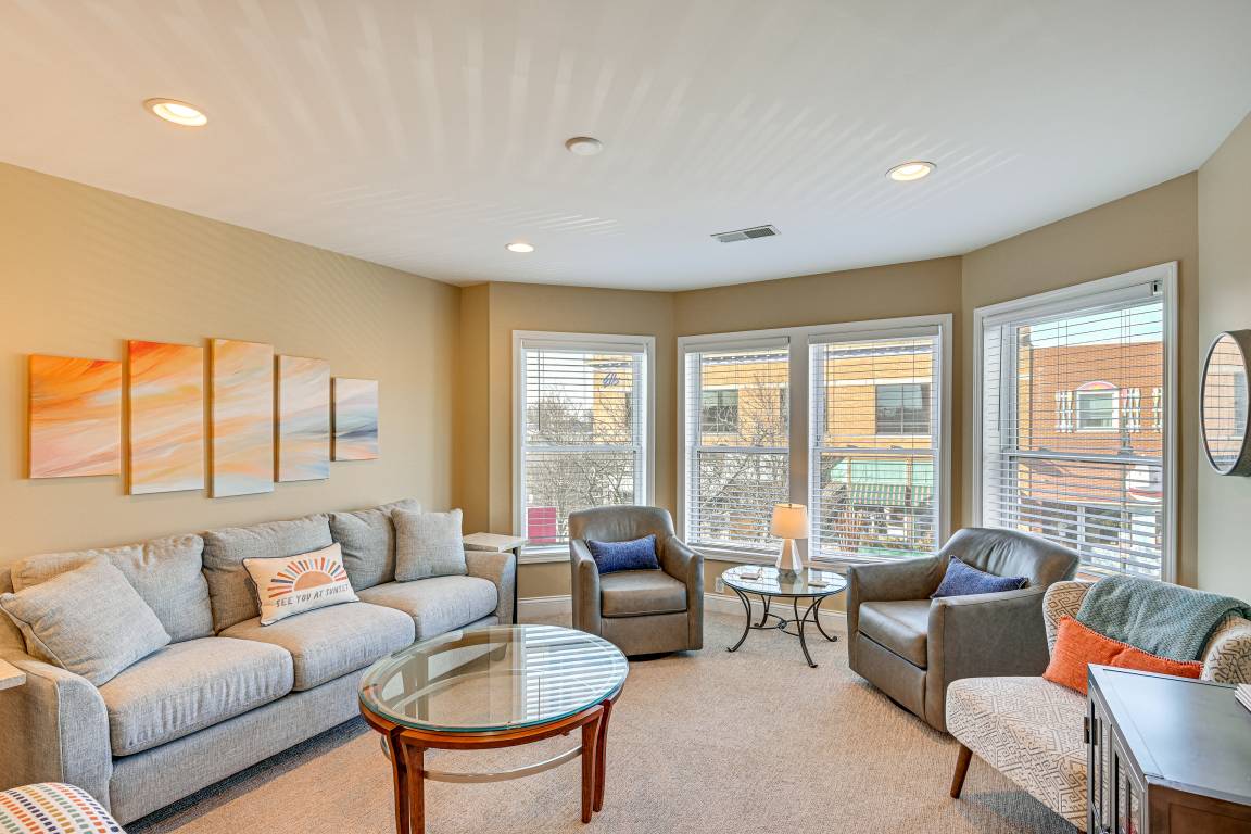 103 M² Apartment ∙ 2 Bedrooms ∙ 6 Guests - South Haven, MI